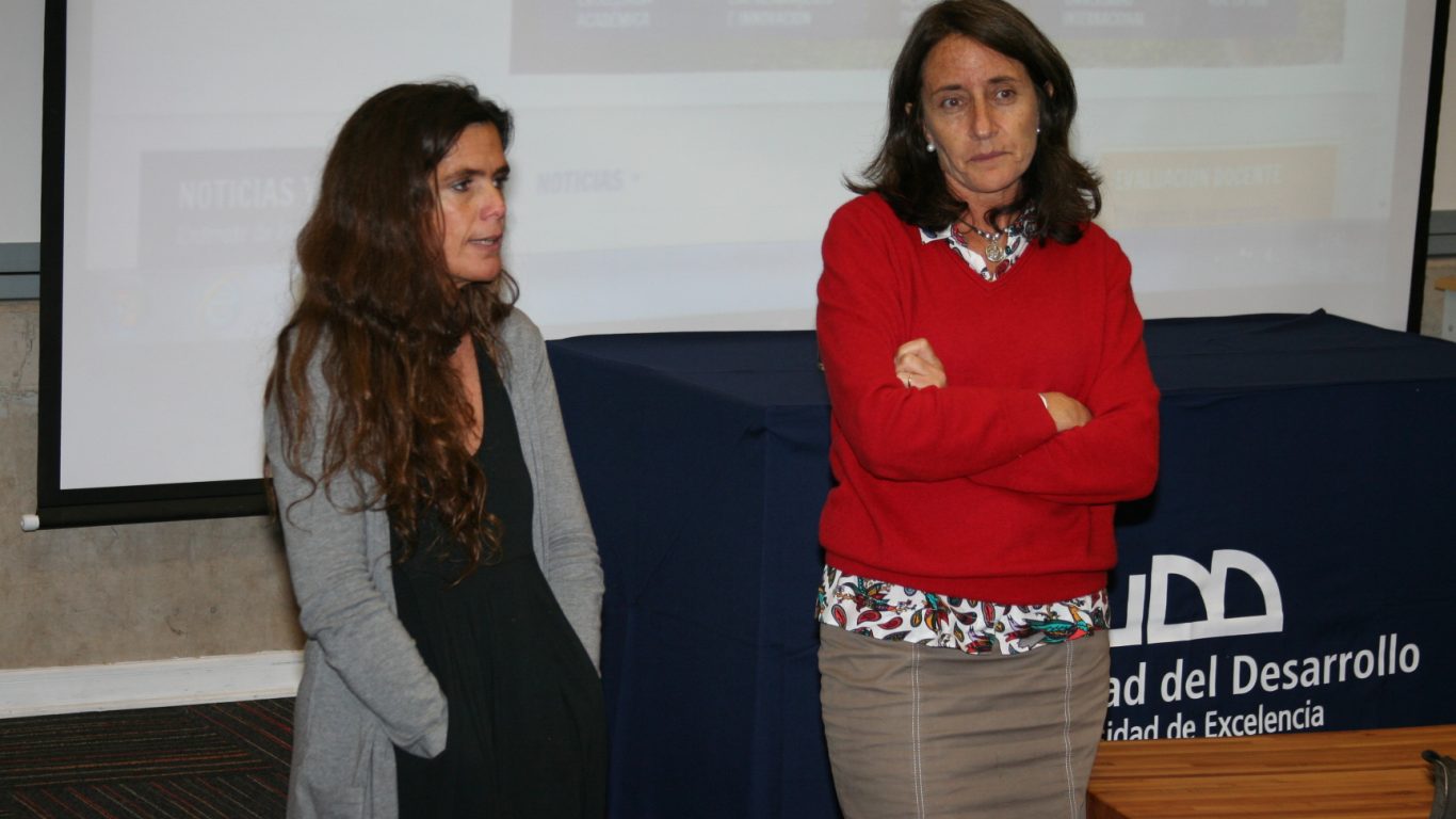 Pilar Rodríguez explicó cómo se buscan temas y se reportea en Ciper